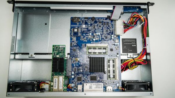 Synology RS1219+, meine erste RackStation im Überblick - iDomiX